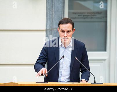 Tom Lamont Vlaams Belang at the Flemish parliament plenary meeting in ...