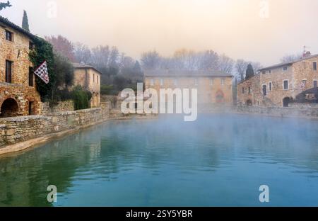 Bagno Vignoni public thermal pool Stock Photo - Alamy