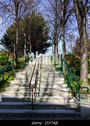 Jardin de Reuilly - Paul Pernin, Reuilly Park, crossed by the Coulée ...