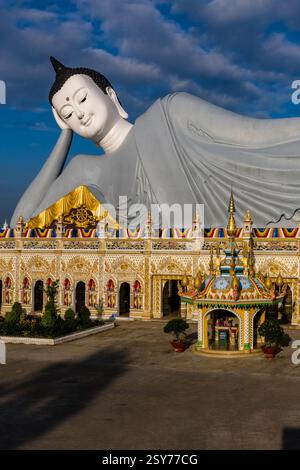 The 63 metre long statue of a reclining Buddha in the Som Rong Pagoda ...