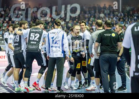 Peter Walz (ThSV Eisenach, #14) in a duel with Marek Nissen (HC Erlangen, #06). HC Erlangen vs ...