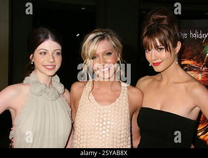 MICHELLE TRACHTENBERG, KATIE CASSIDY, BLACK CHRISTMAS, 2006 Stock Photo ...