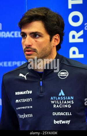 Carlos Sainz (ESP) Atlassian Williams Racing. 30.11.2025. Formula 1 ...