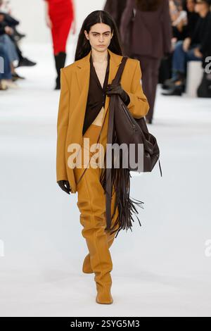 Milan, Italy. 28th Feb, 2025. Milan, Milan Women's Fashion Week: Fall ...