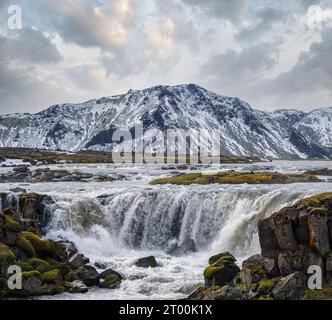 Picturesque autumn river and view to Landmannalaugar mountains under ...
