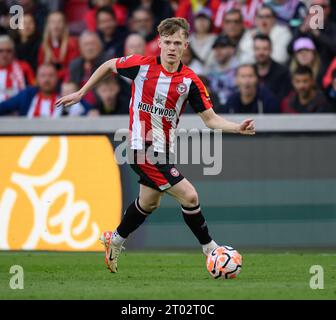Keane Lewis-Potter of Brentford during the Premier League match ...