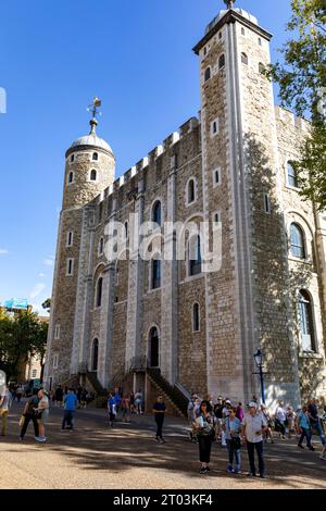 The White Tower built by William the Conqueror in the centre of The ...