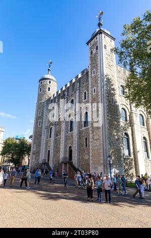 The iconic White Tower at the Tower of London, built approx 1080, at ...