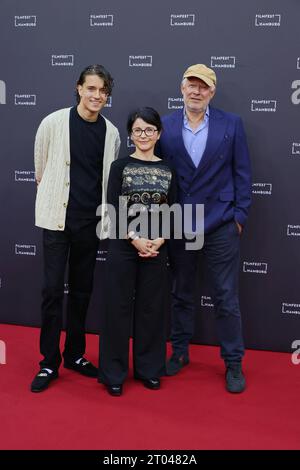 Marven Gabriel Suarez-Brinkert, Ayse Polat und Axel Milberg bei der ...