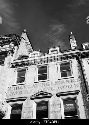 Circulating Library and Reading Room, 43, Milsom Street Stock Photo - Alamy