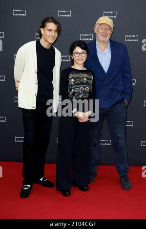 Marven Gabriel Suarez-Brinkert, Ayse Polat und Axel Milberg bei der ...