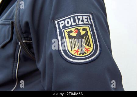 symbolbild Polizei Bundespolizei federal police parkplatz Kamera ...