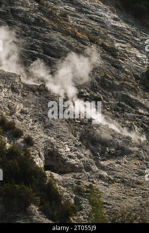Der Vesuv. Observatorium. The vesuvius. Observatory Stock Photo - Alamy