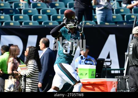 Philadelphia Eagles cornerback Mario Goodrich (31) eyes the passer as ...