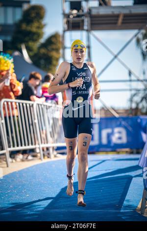 Emma Lombardi participating in Pontevedra in the 2023 World Triathlon ...