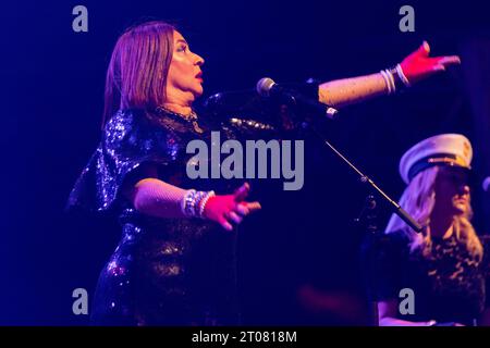 Gretchen Lieberum performs with Maya Rudolph on stage with Prince cover ...