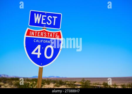 An Interstate 40 sign on the planes of the Texas panhandle Stock Photo ...