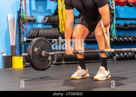 Handicapped man with an arm amputated weight lifting in a gym Stock ...