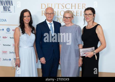 v.l. Grit LEITHAEUSER, Radiozentrale, Peter TSCHENTSCHER, Erster ...