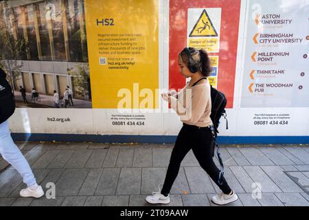 HS2 Construction Site Signs & hoardings at London's Euston Station. HS2 ...