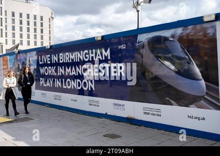 HS2 Construction Site Signs & hoardings at London's Euston Station. HS2 ...