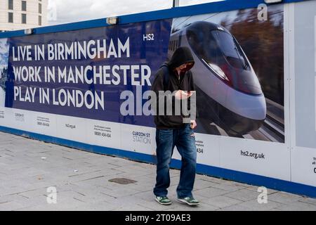 HS2 Construction Site Signs & hoardings at London's Euston Station. HS2 ...