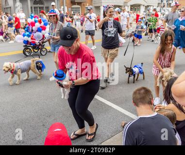 crowds at the franklin rodeo parade Stock Photo - Alamy