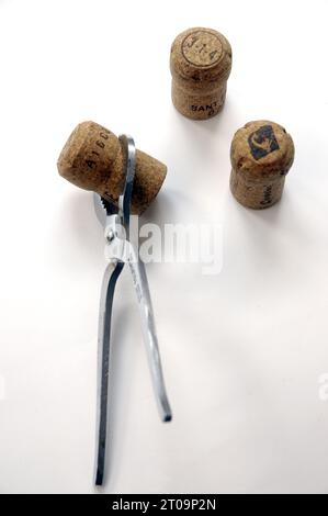 CORKSCREW, corkscrew, corks, cork, tongs, raw material, cork, cork oak ...