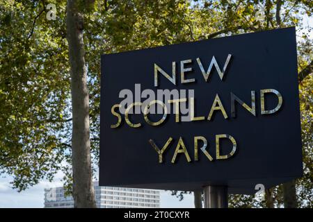 New Scotland Yard revolving name sign outside the Metropolitan Police ...