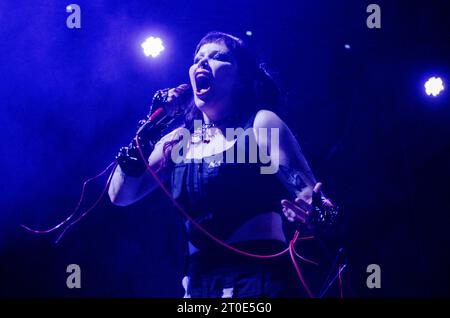 Alice Glass performing at Plisskën Festival in Athens (Vraxon Theatre ...