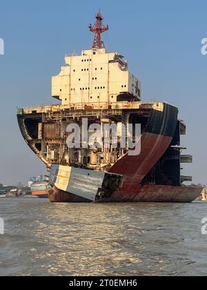 A ship wrecking site in Chittagong Bangladesh Stock Photo - Alamy