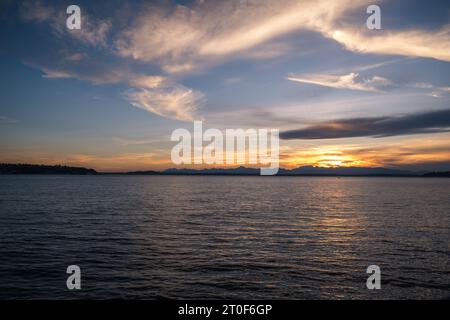 Seattle, USA. 12th Aug, 2023. Sunset on the waterfront Stock Photo - Alamy