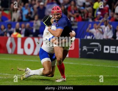France's Louis Bielle Biarrey scores their side's first try of the game ...
