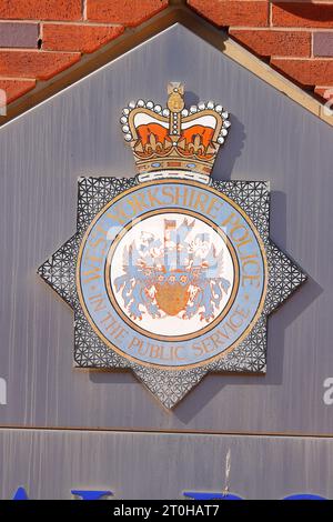 Outside the entrance to Leeds Central Police Station Stock Photo - Alamy