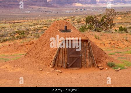 Navajo Indian, Navajo Hogan, traditional hut, Monument Valley, Utah ...