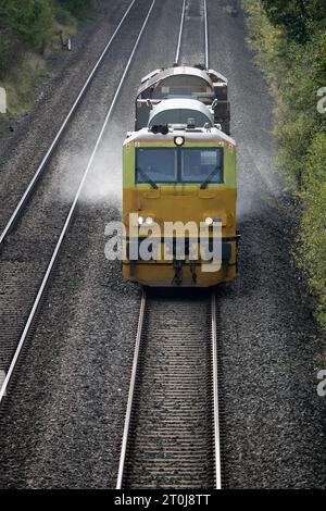 Network Rail track cleaning train DR98957 Stock Photo - Alamy