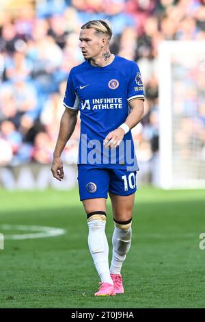 Mykhaylo Mudryk #10 of Chelsea during the pre-game warm up ahead of the ...