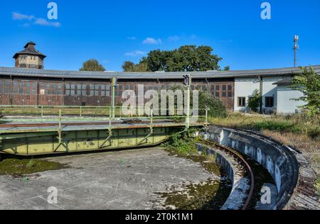 Lokschuppen, Ringlokschuppen, Drehscheibe, Rundschuppen, Ringschuppen, Bahnbetrieb, Kreissegment ...