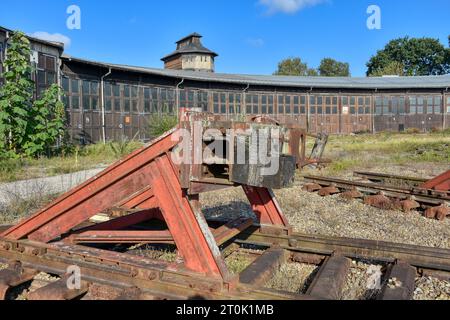 Lokschuppen, Ringlokschuppen, Prellbock, Abstellgleis, Puffer, Schwelle, Holzschwelle, Schwellen ...