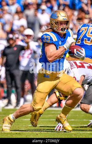 Pasadena, CA. 7th Oct, 2023. UCLA Bruins running back Carson Steele (33 ...