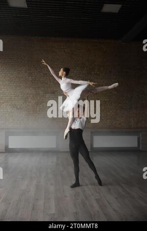 Couple practicing ballet dance on wooden pier Stock Photo - Alamy
