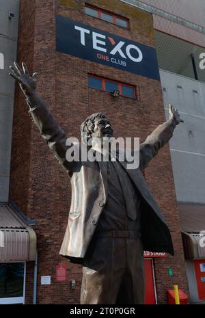 Statue of Sir Alex Ferguson, arms outstretched, outside Pittodrie, the ...