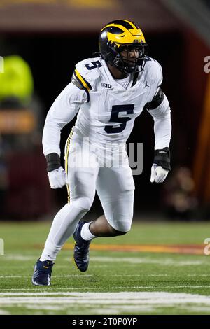 Michigan defensive end Josaiah Stewart (5) in action during the first ...