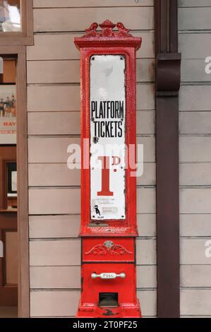 Platform Ticket machine at a GWR Railway station Stock Photo - Alamy