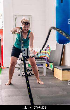 woMen with battle rope battle ropes exercise outdoor Stock Photo - Alamy