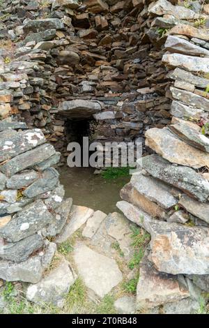 Neolithic Tomb Of The Great Cairn Of Barnenez, Brittany Stock Photo - Alamy