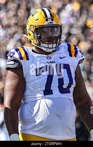 LSU Tigers offensive lineman Miles Frazier (70) sets up to block ...