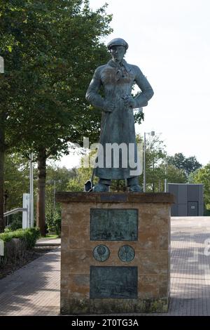 Steelworker statue, Corby, Northamptonshire, England, UK Stock Photo ...
