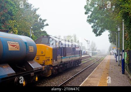 Class 37425 Concrete Bob on Rail Head Treatment Train pauses at signal ...