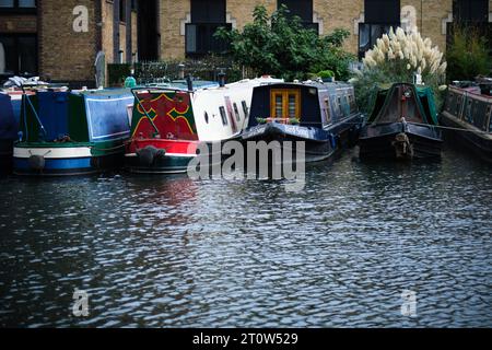 Narrowboats outside London Canal Museum at Gatti's Ice House, Kings ...